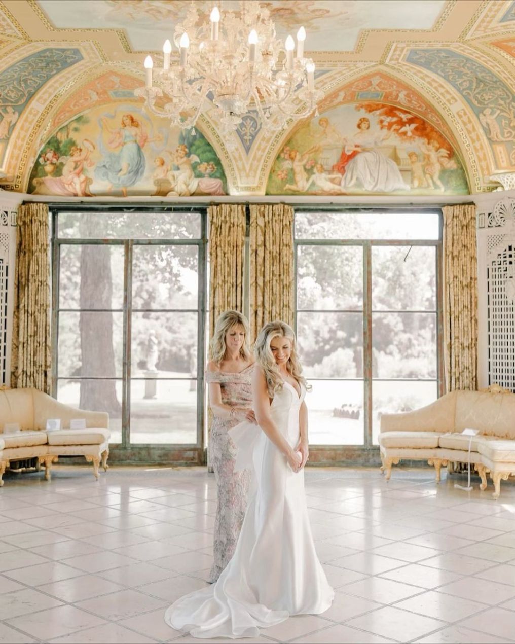 Loyola Mansion Wedding Chicago Loyola University Cuneo Mansion Roaring